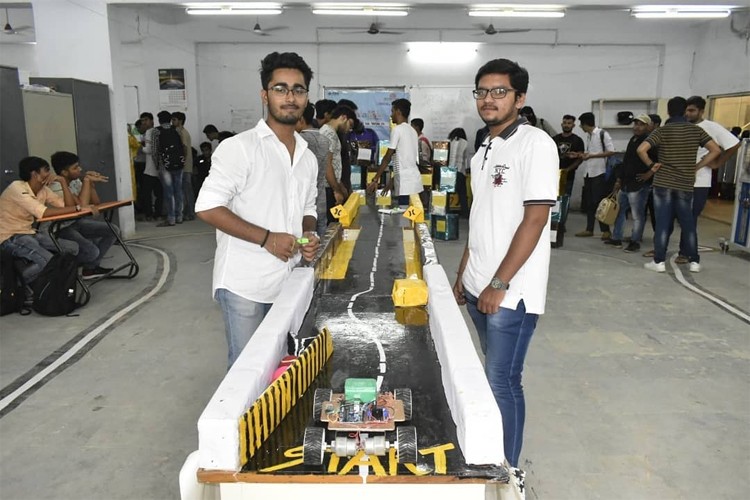 Aditya Silver Oak Institute of Technology Ahmedabad Campus: Photos ...
