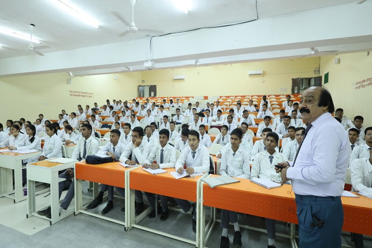Amaltas University Dewas Campus: Photos, Virtual Tour
