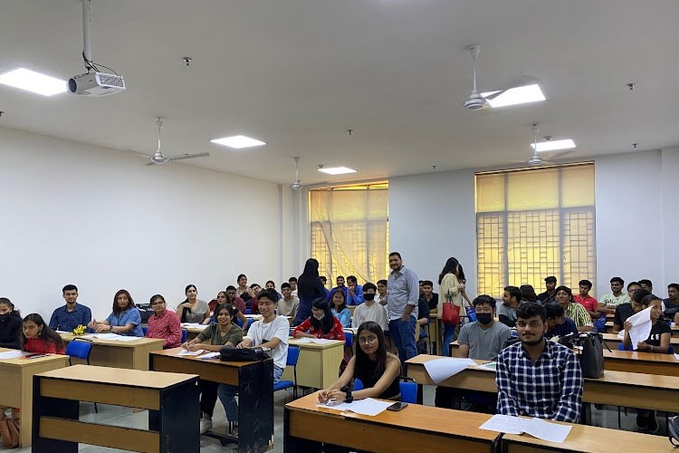 Amity School of Engineering and Technology New Delhi Campus: Photos ...