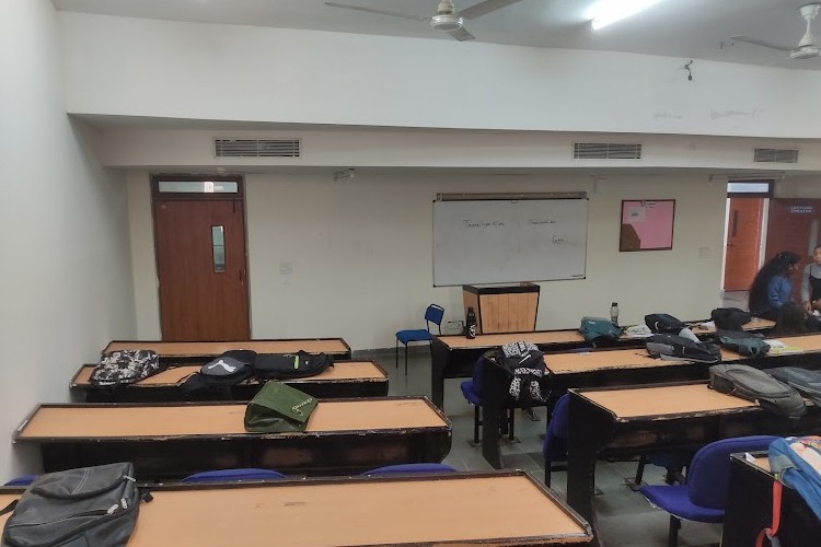 Amity University Gurgaon Campus: Photos, Virtual Tour