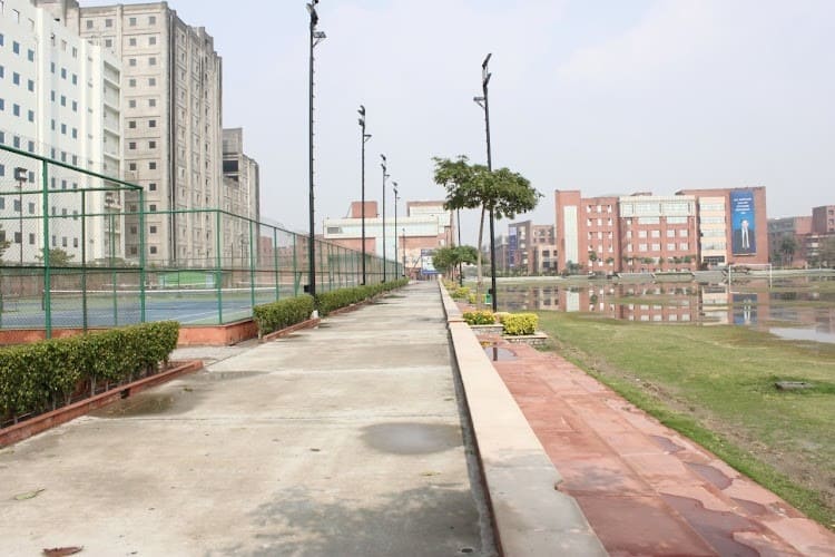 Amity University Noida Campus: Photos, Virtual Tour