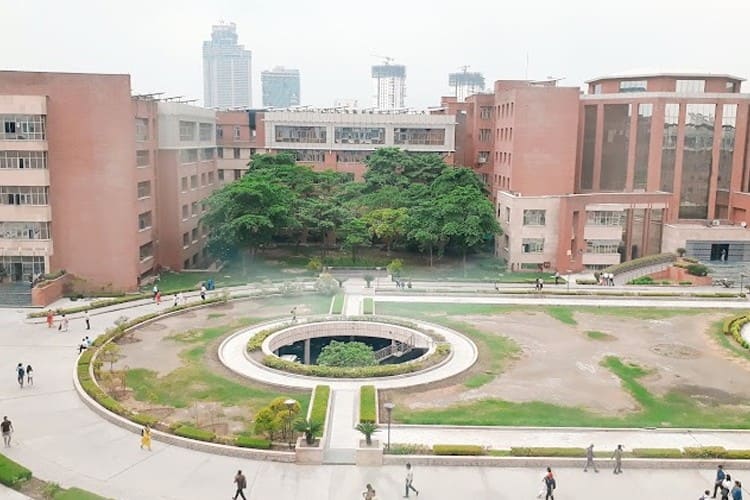 Amity University Noida Campus: Photos, Virtual Tour
