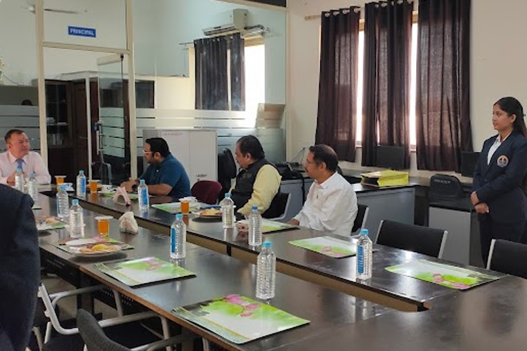 Chameli Devi Group of Institutions Indore Campus: Photos, Virtual Tour