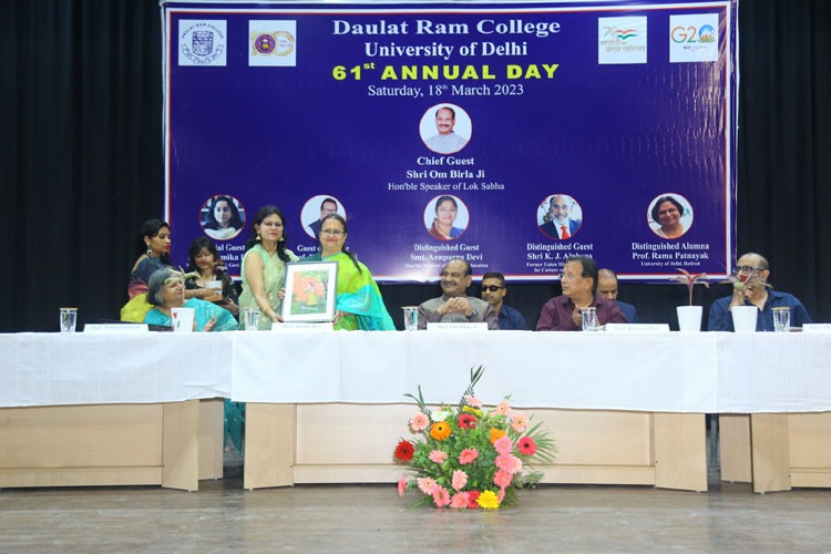 Daulat Ram College New Delhi Campus: Photos, Virtual Tour
