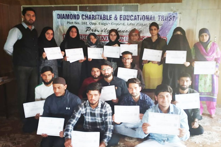 Diamond College of Commerce and Science Nagpur Campus: Photos, Virtual Tour