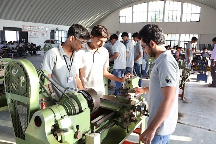 Dr. Subhash University Junagadh Campus: Photos, Virtual Tour