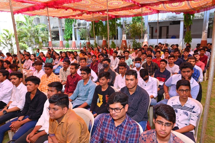 Godavari College of Engineering Jalgaon Campus: Photos, Virtual Tour