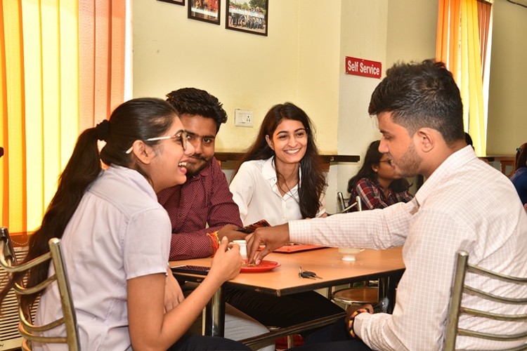 IILM Academy of Higher Learning Lucknow Campus: Photos, Virtual Tour