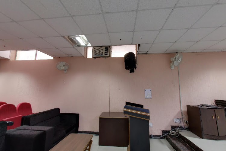 IIMT College of Engineering Greater Noida Campus: Photos, Virtual Tour