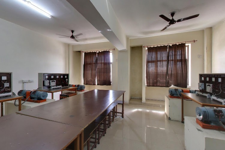 IIMT College of Engineering Greater Noida Campus: Photos, Virtual Tour