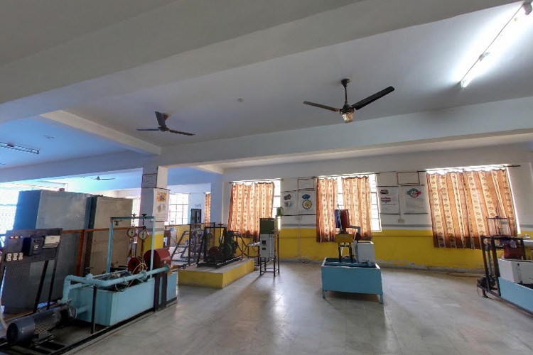 IIMT College of Engineering Greater Noida Campus: Photos, Virtual Tour