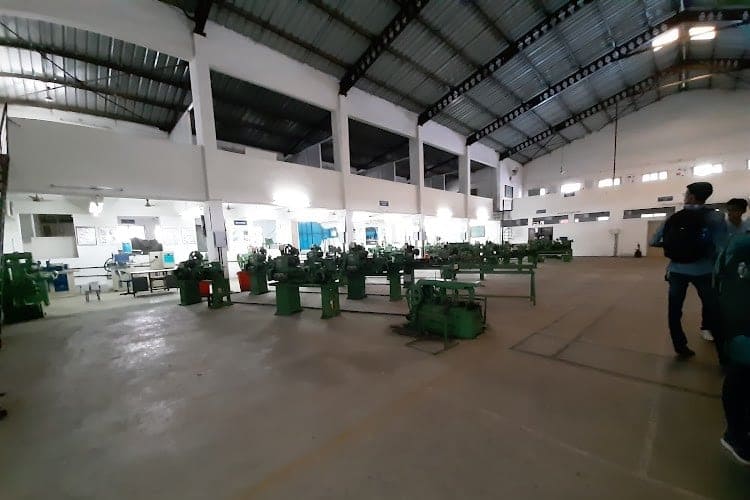Parul University Vadodara Campus: Photos, Virtual Tour