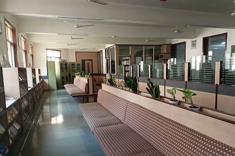 Parul University Vadodara Campus: Photos, Virtual Tour