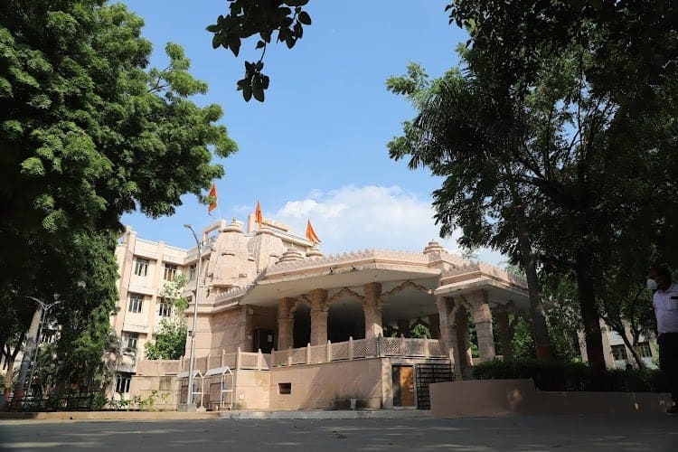 Parul University Vadodara Campus: Photos, Virtual Tour