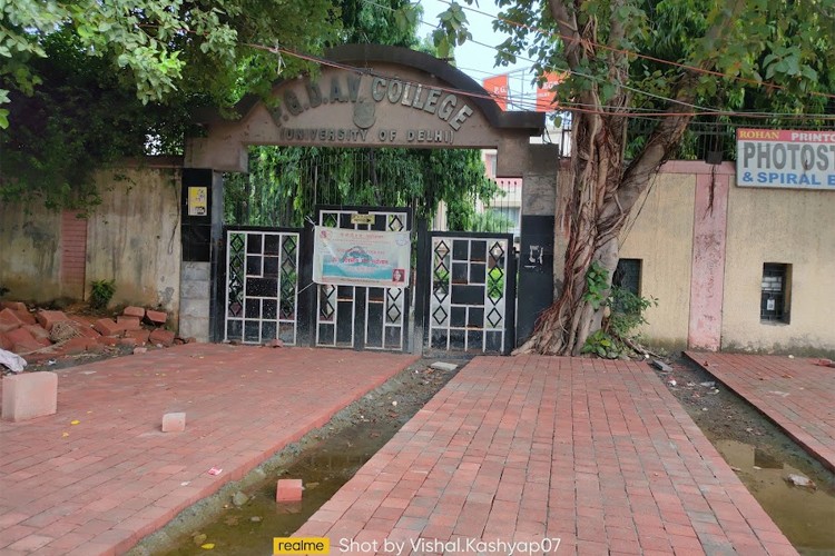 PGDAV College (Evening) New Delhi B.Com Review by Student - Paras ...