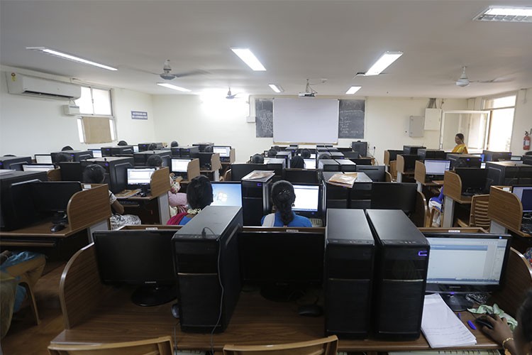 SDNB Vaishnav College for Women Chennai Campus: Photos, Virtual Tour