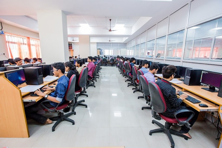 SRM University Ramapuram Chennai Campus: Photos, Virtual Tour