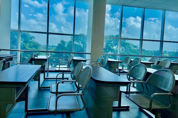 SRM University Sonipat Campus: Photos, Virtual Tour