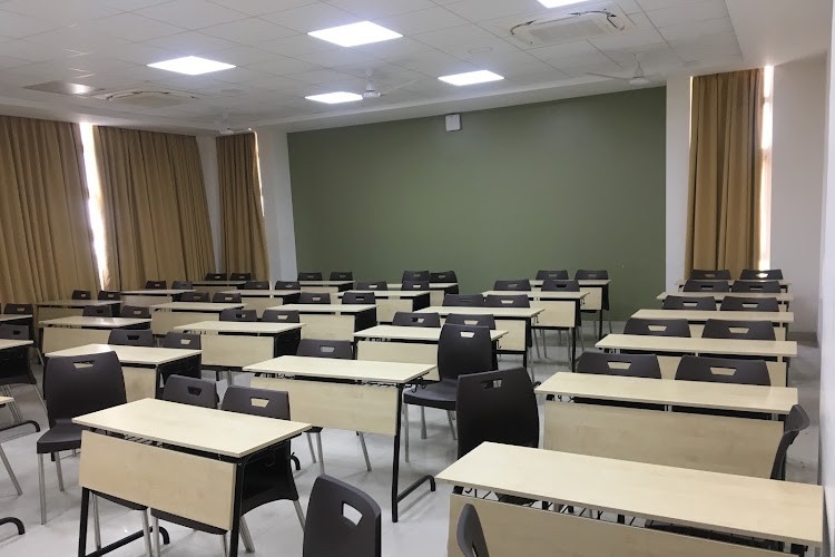SCMS Noida Campus: Photos, Virtual Tour