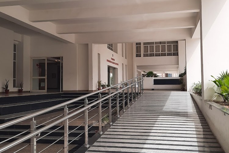 SCMS Noida Campus: Photos, Virtual Tour