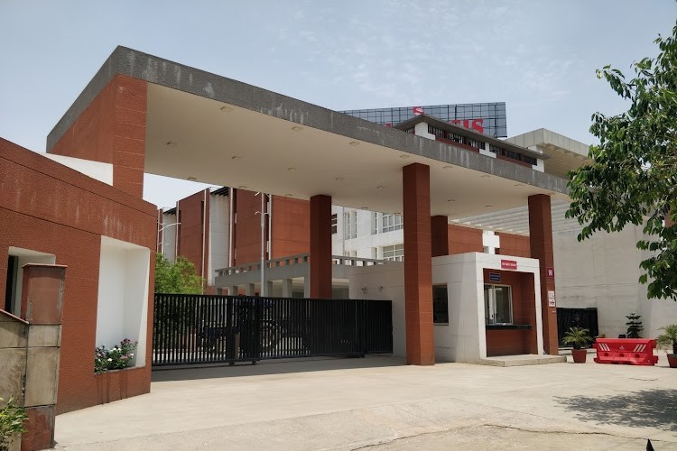 SCMS Noida Campus: Photos, Virtual Tour