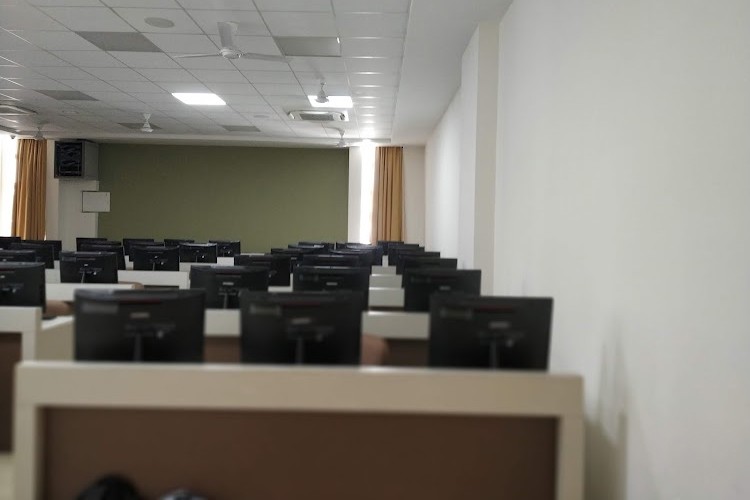 SCMS Noida Campus: Photos, Virtual Tour