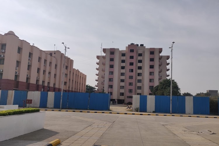 SCMS Noida Campus: Photos, Virtual Tour
