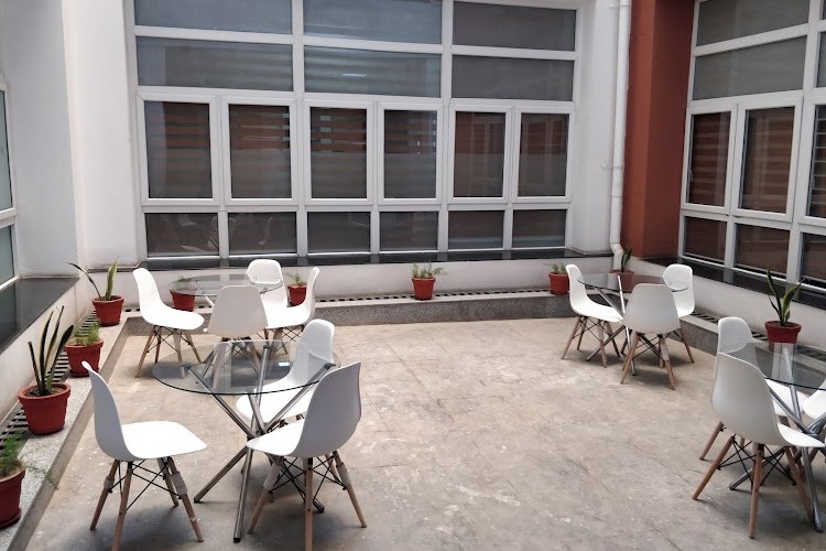 SCMS Noida Campus: Photos, Virtual Tour