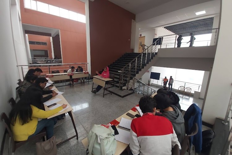 SCMS Noida Campus: Photos, Virtual Tour