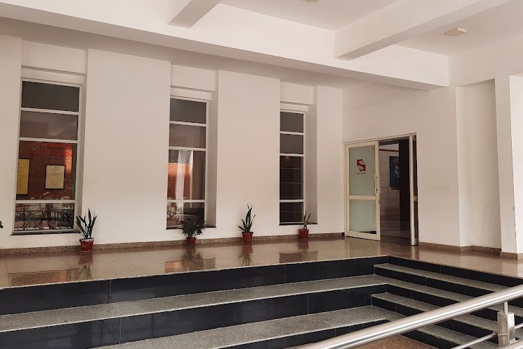 SCMS Noida Campus: Photos, Virtual Tour