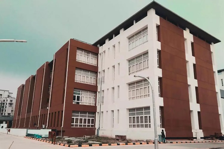 SIU Noida Campus: Photos, Virtual Tour