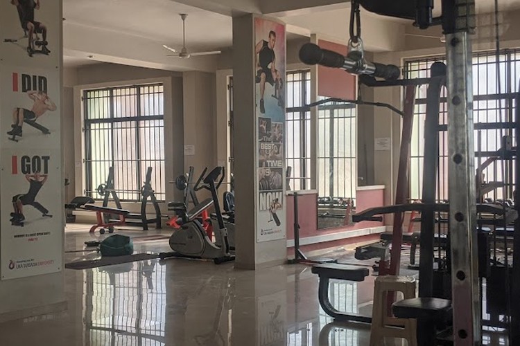 Uka Tarsadia University Bardoli Campus: Photos, Virtual Tour