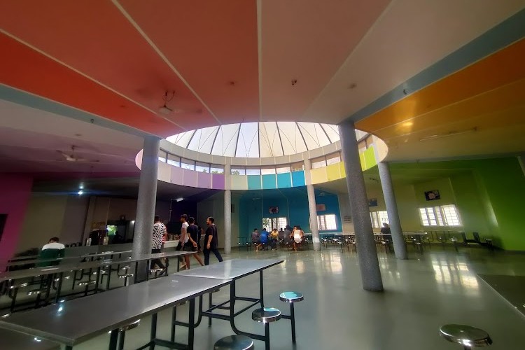 Uka Tarsadia University Bardoli Campus: Photos, Virtual Tour