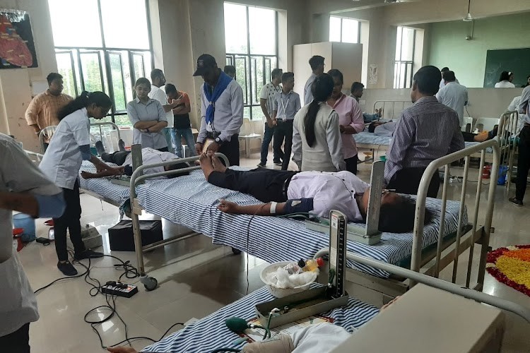 Uka Tarsadia University Bardoli Campus: Photos, Virtual Tour