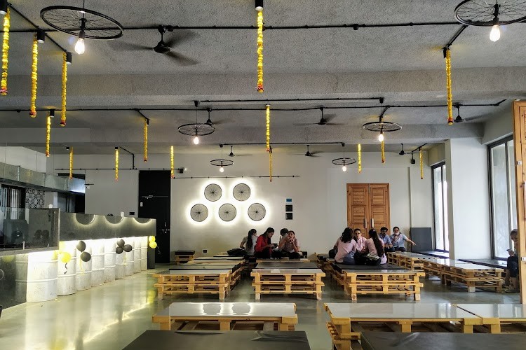 Uka Tarsadia University Bardoli Campus: Photos, Virtual Tour