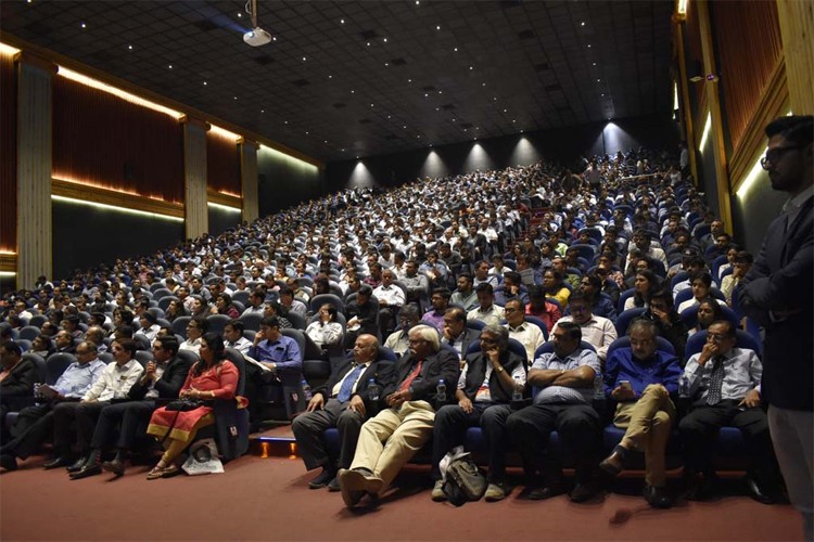 Uka Tarsadia University Bardoli Campus: Photos, Virtual Tour