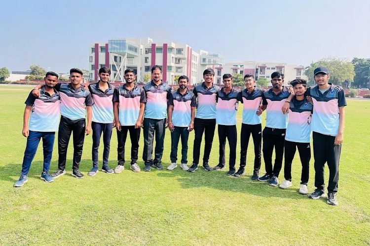 Uka Tarsadia University Bardoli Campus: Photos, Virtual Tour